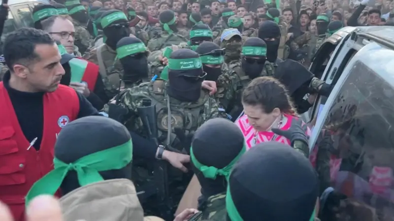 Hamas a predat Crucii Rosii trei ostatice israeliene din Fasia Gaza ... Hamas a predat Crucii Rosii trei ostatice israeliene din Fasia Gaza ...
